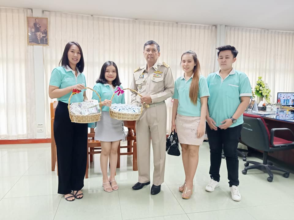 มอบเจลแอลกอฮอล์ให้ ผู้ว่าฯ พิจิตร – Cosmania